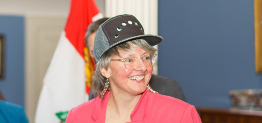 Rencontrez la nouvelle poétesse lauréate de l’Î.-P.-É. - Tanya Davis ...