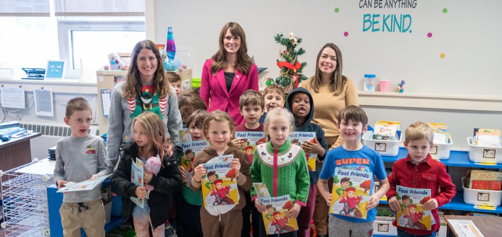 Annual program gives students in Grade 1 a free book | Government of ...